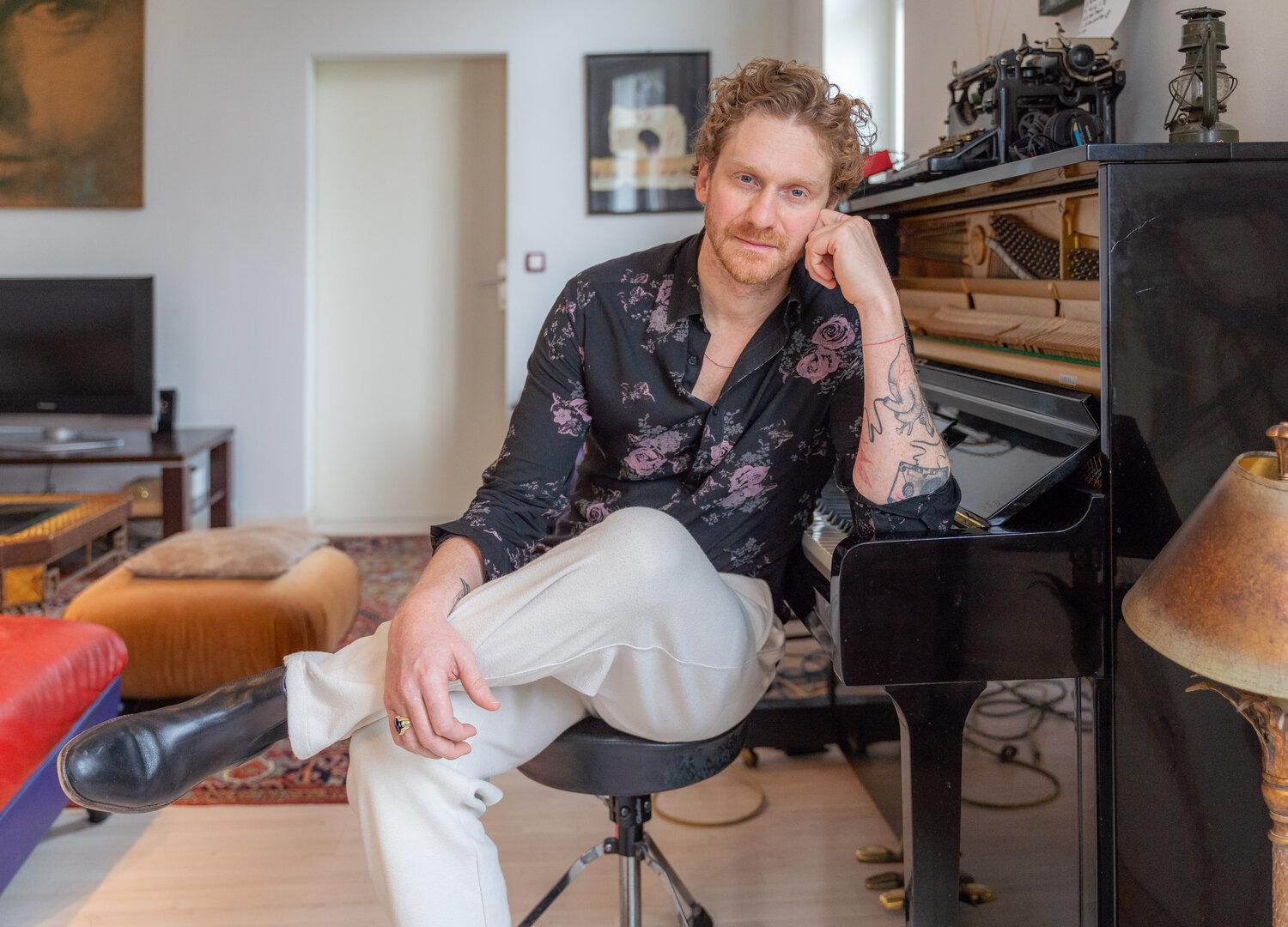 "Wer Fendrich hört, denkt Rainhard" - Sohn Lucas über sein Album