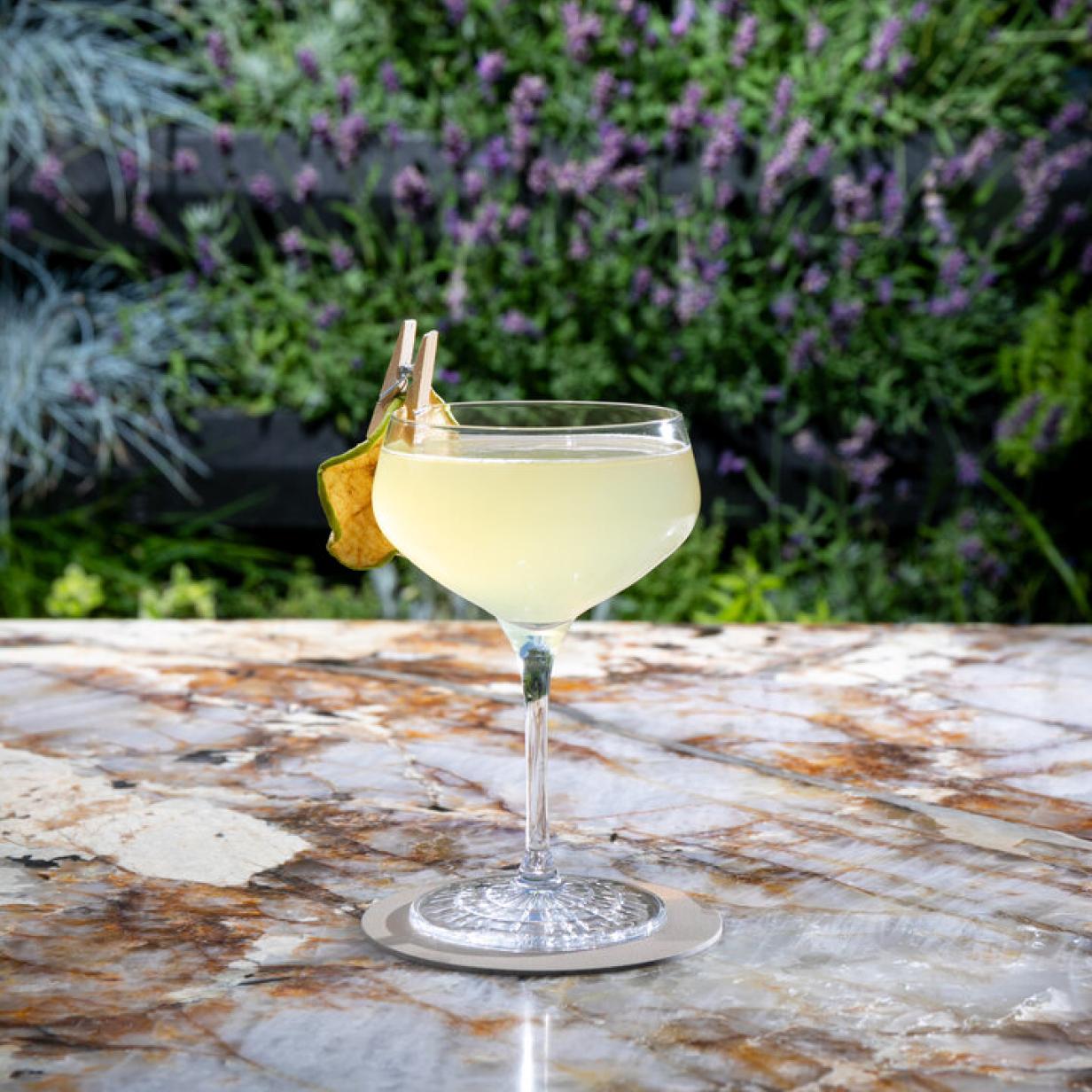 Cocktail aus der The Ritz-Carlton Rooftop Bar: Apple Fizz